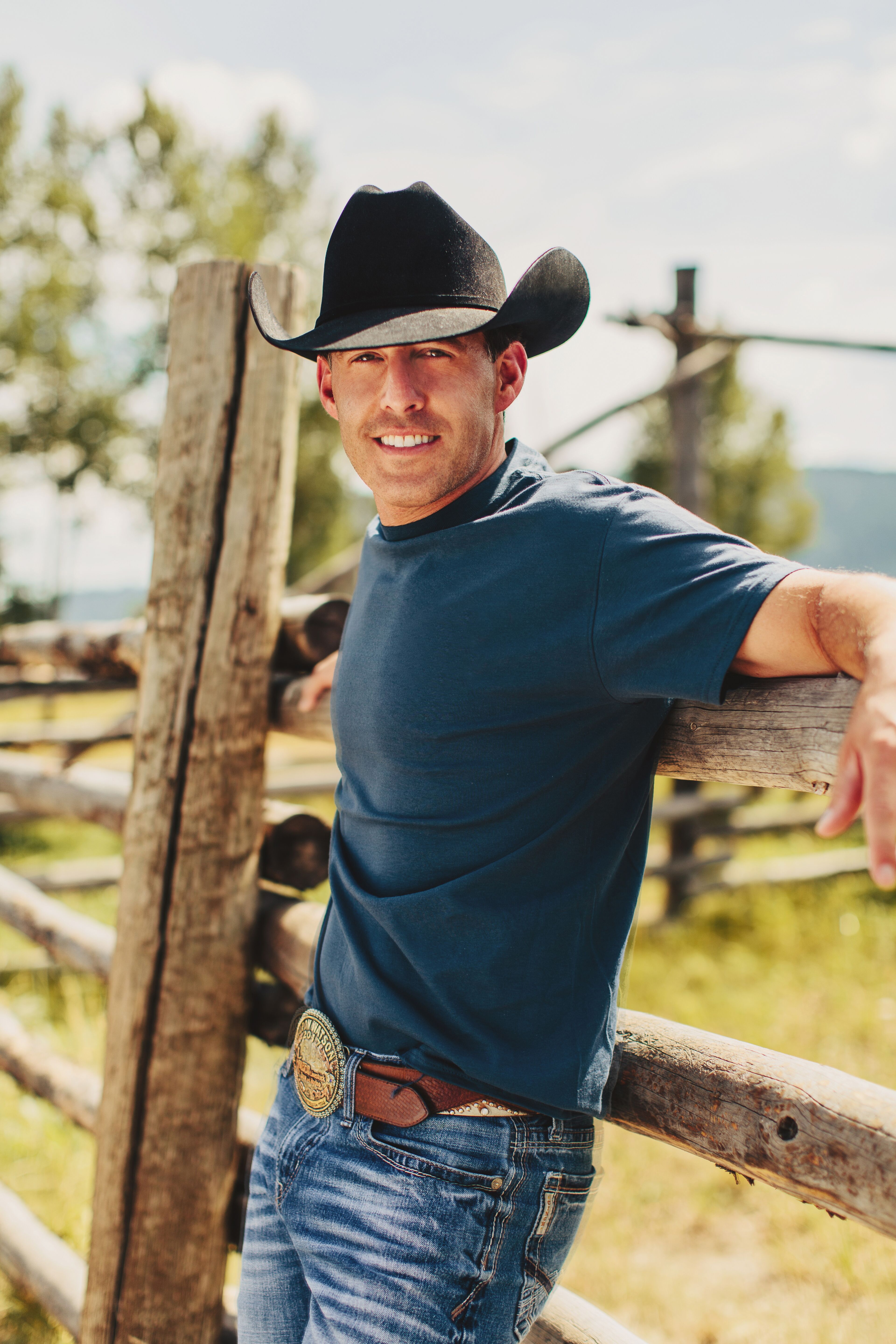 Aaron Watson Expands “The Red Bandana” Tour – 16 New Dates On Sale Now ...