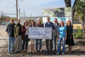 Randy Rogers presents donation to Texas Nonprofit – Country’s Chatter