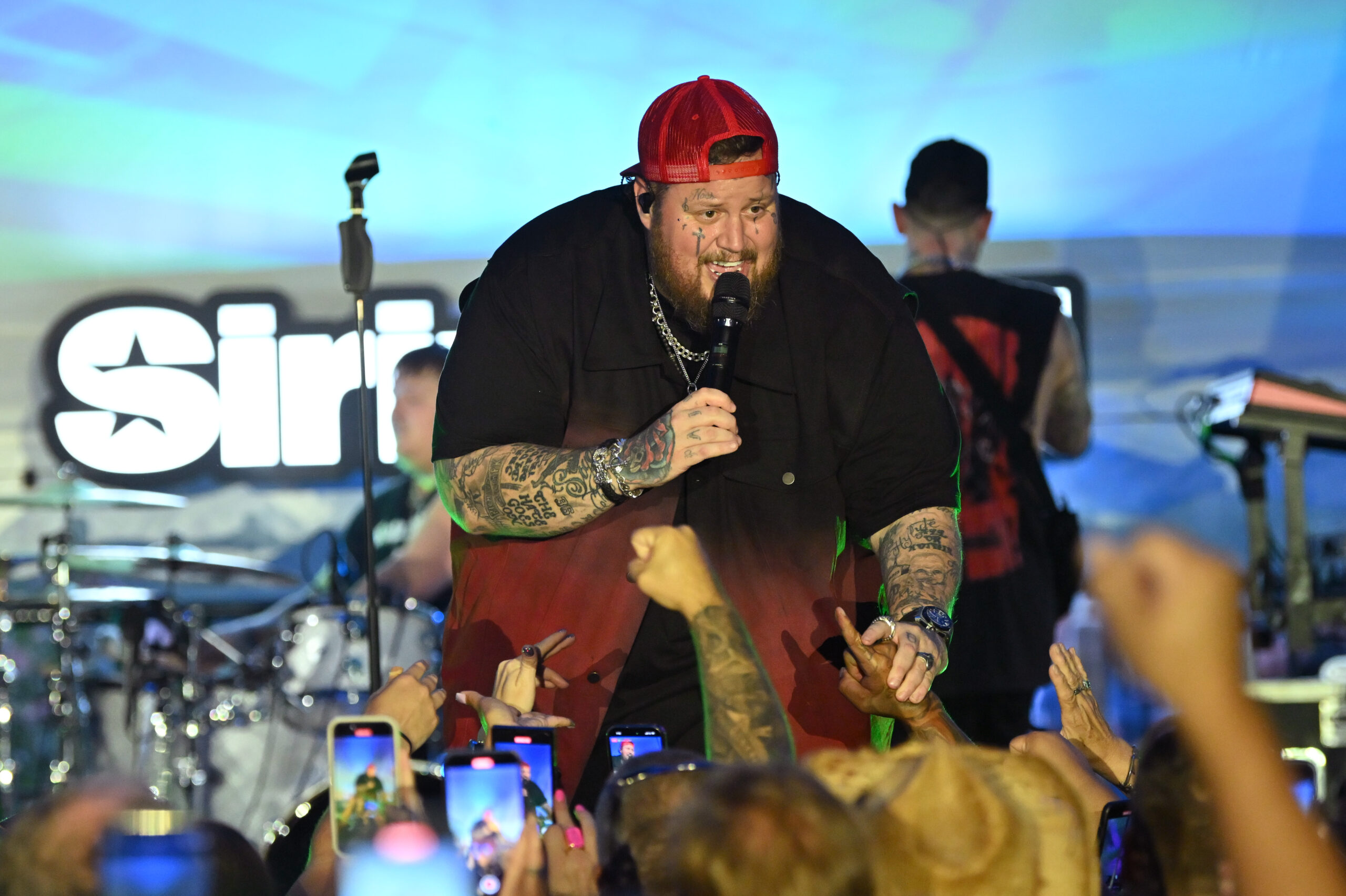 Jelly Roll performs a medley of Hip-Hop classics by the likes of Eazy-E ...